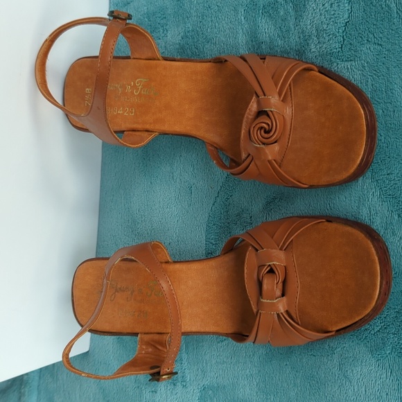 Young 'n' Fair | Shoes | Vintage Young N Fair Tan Sandals | Poshmark